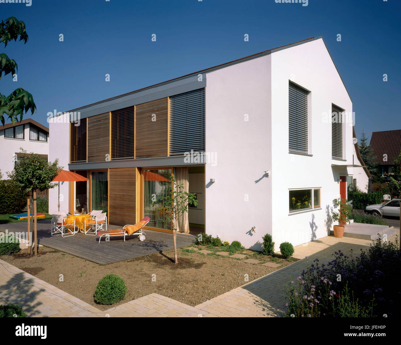 Single-family dwelling, modern, white Stock Photo - Alamy