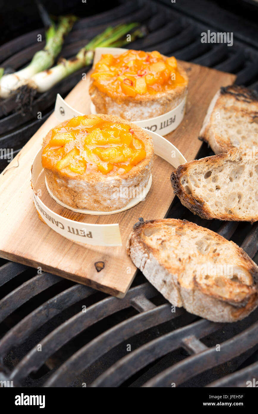 Baked camembert bread hi-res stock photography and images - Alamy