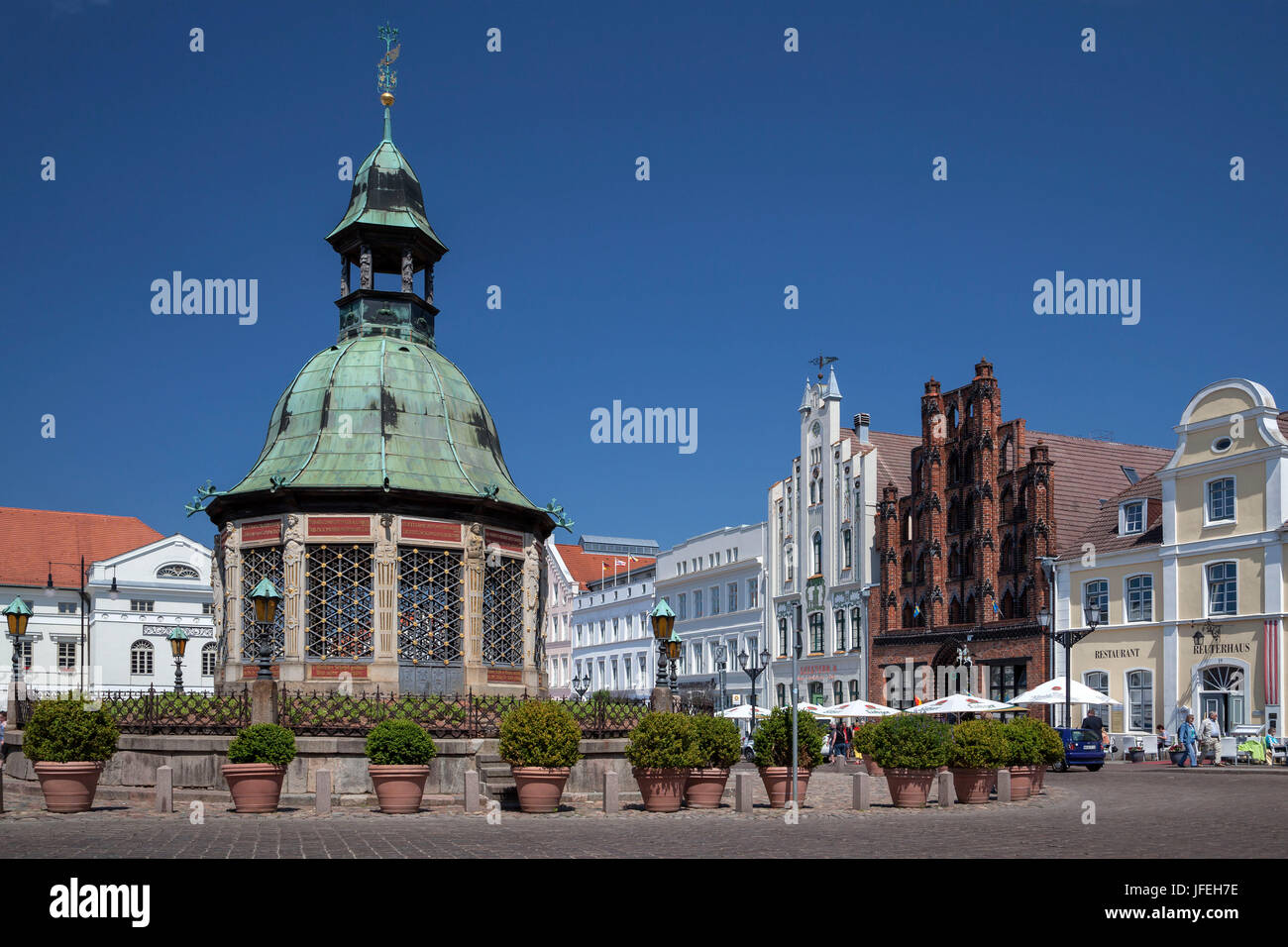 Wismarer water art in front of brick-Gothic town house old boy ...