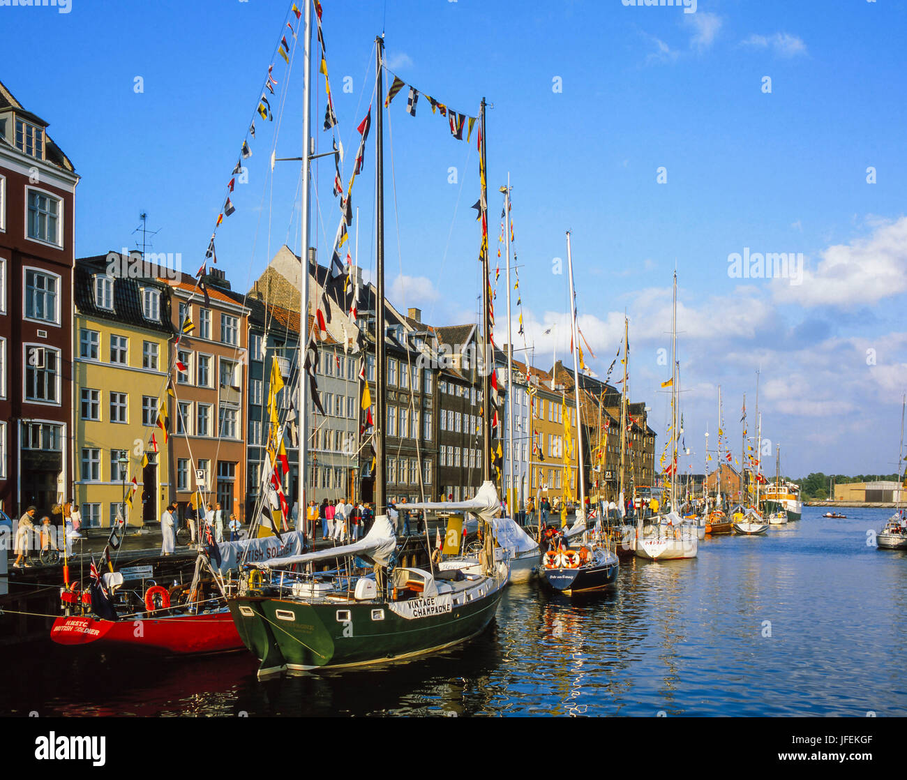 Facades ships hi-res stock photography and images - Alamy