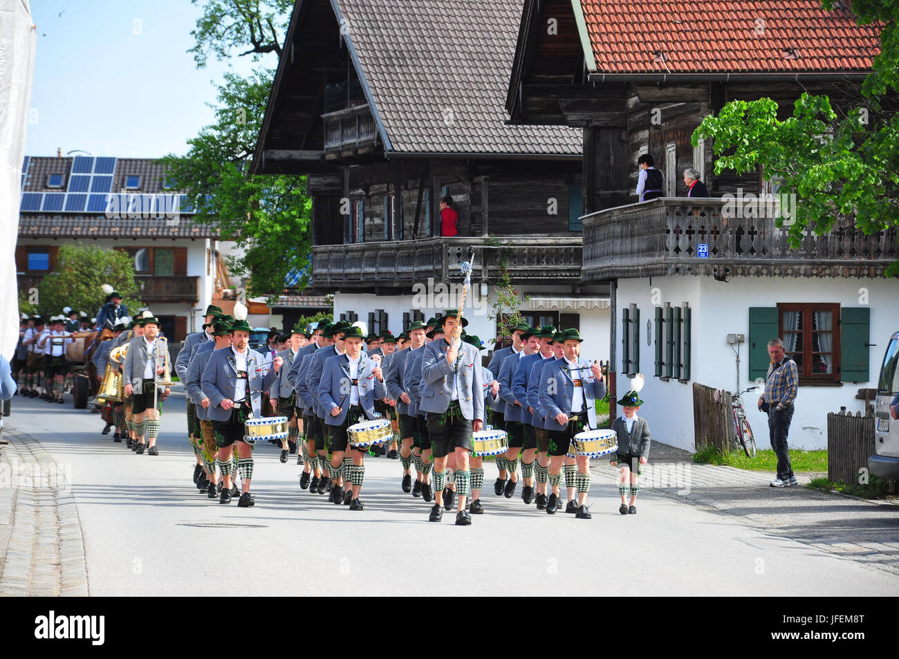 Germany, Bavaria, traditions, chapel, to erect a maypole Stock Photo ...