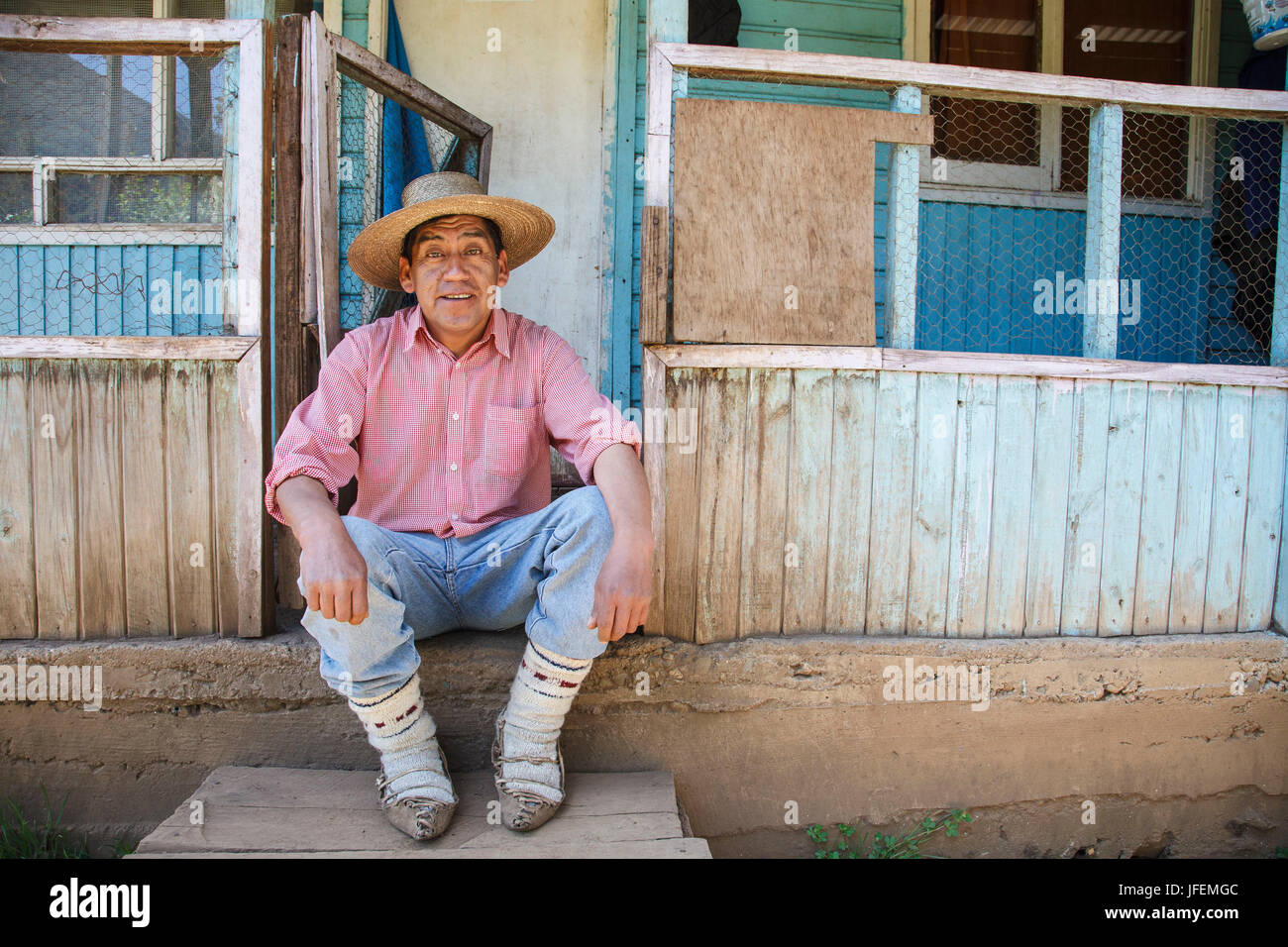 Chile, Araucania, Alto bio bio, Mapuche, man, scholar Stock Photo - Alamy