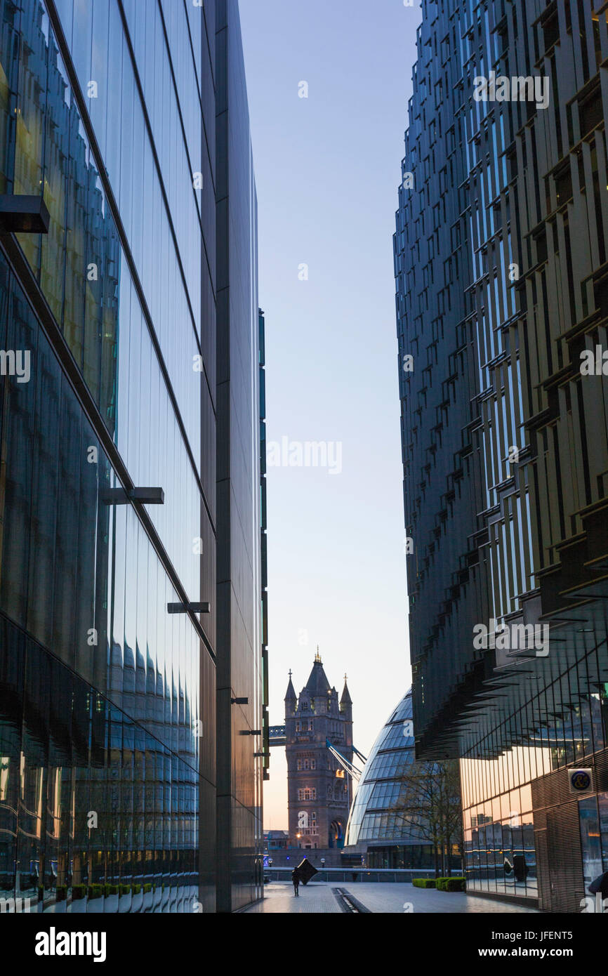 More london office complex and tower bridge hi-res stock photography ...