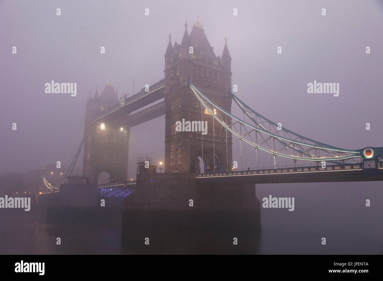 Fog england hi-res stock photography and images - Alamy