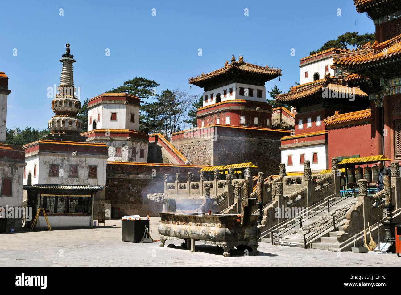 China hebei province chengde temple hi-res stock photography and images ...