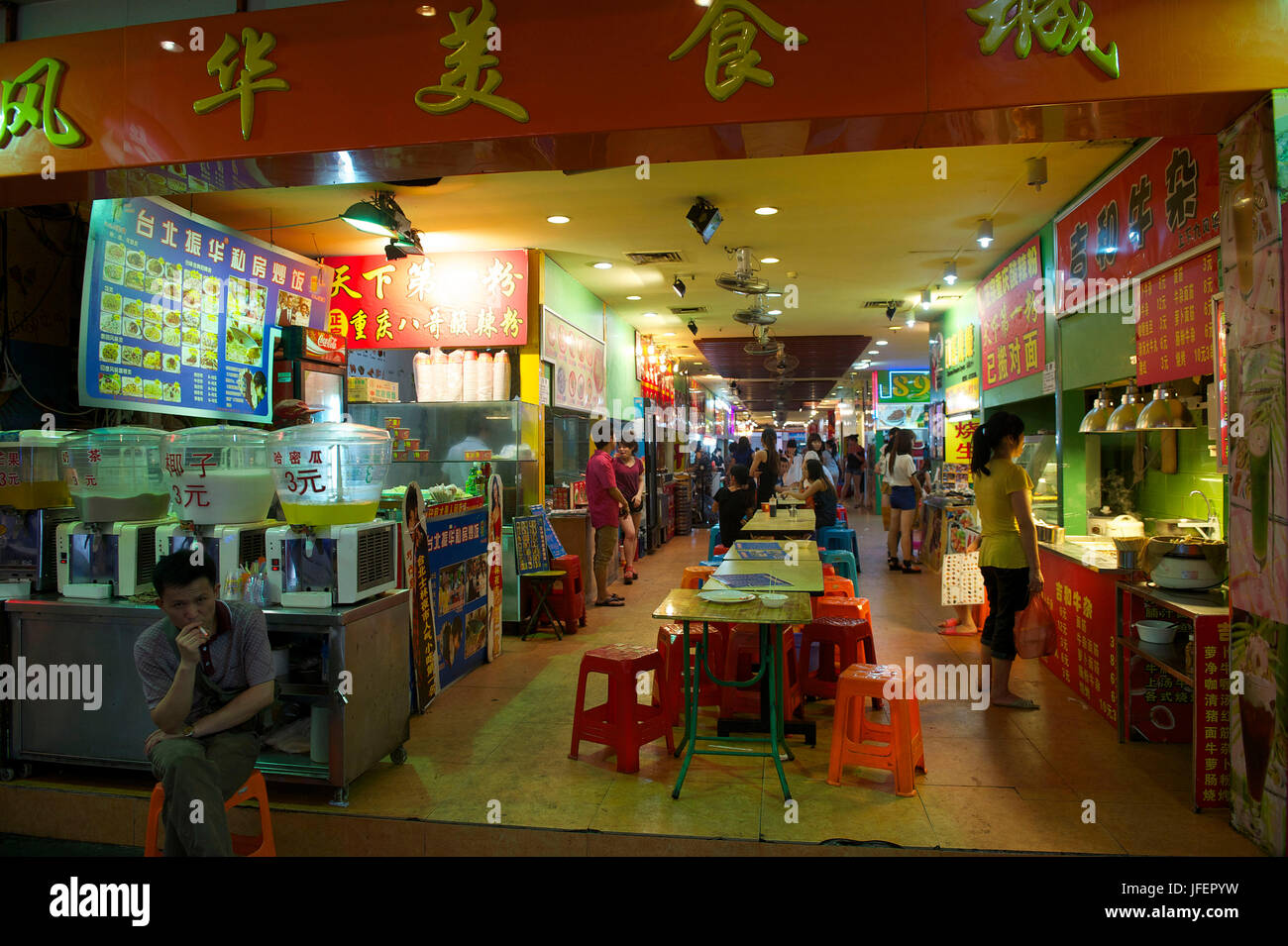 China, Guangdong province, Guangzhou, old town, fast food market Stock ...