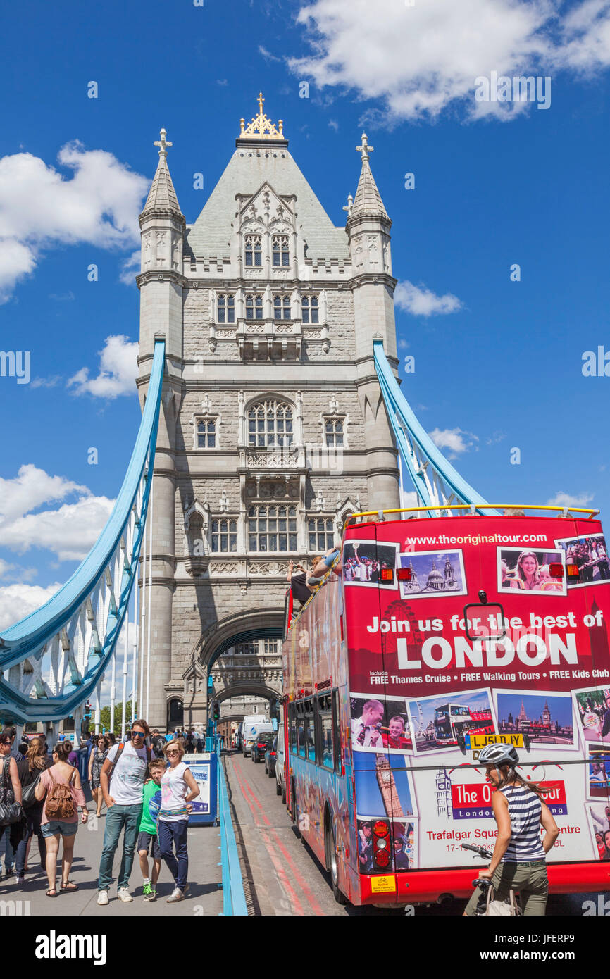 Double decker tour bus hi-res stock photography and images - Alamy