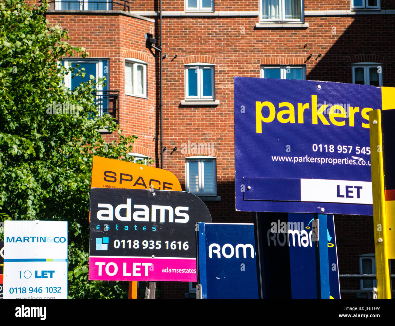 To Let Signs, Block of Flats, Reading, Berkshire, England Stock Photo ...