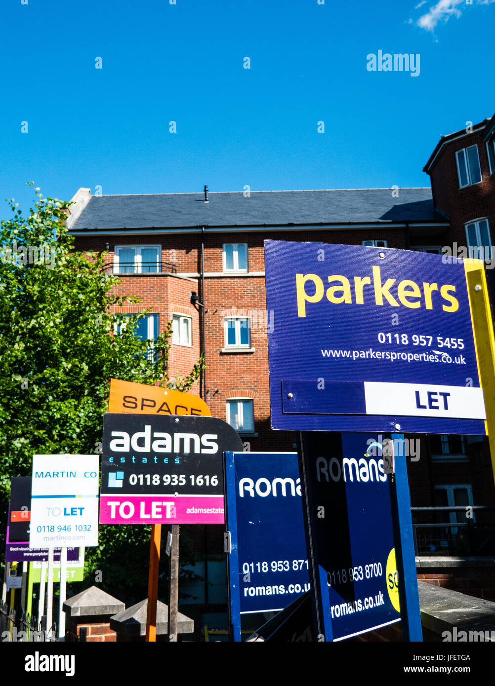 To Let Signs, Block of Flats, Reading, Berkshire, England Stock Photo ...