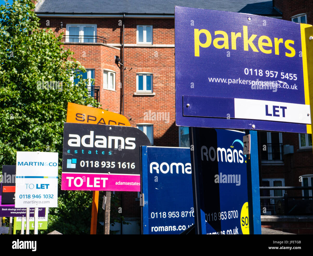 To Let Signs, Block of Flats, Reading, Berkshire, England Stock Photo ...