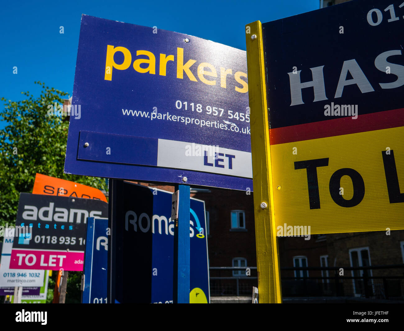 To Let Signs, Block of Flats, Reading, Berkshire, England Stock Photo ...