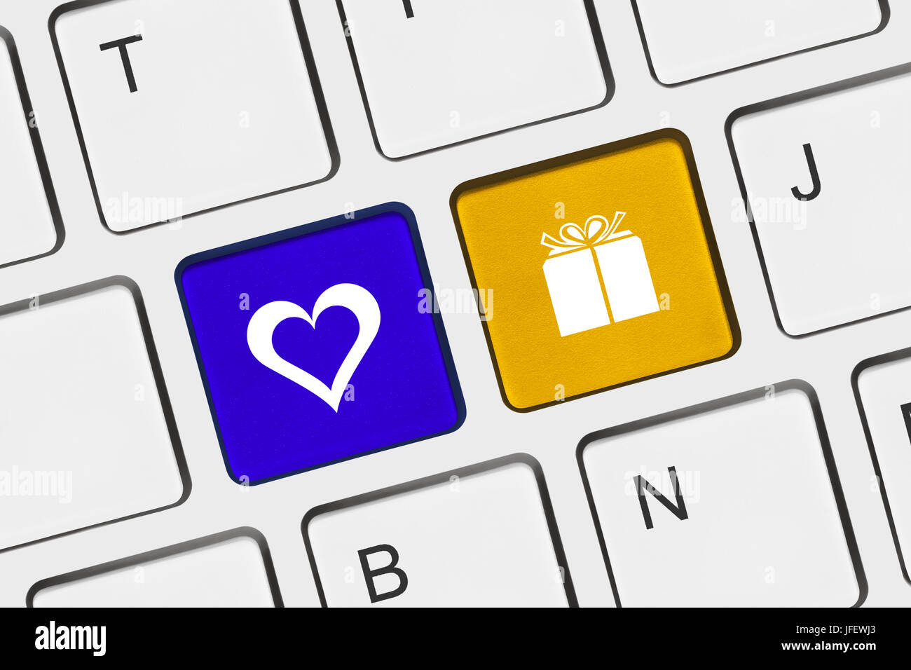 Computer keyboard with love keys Stock Photo - Alamy