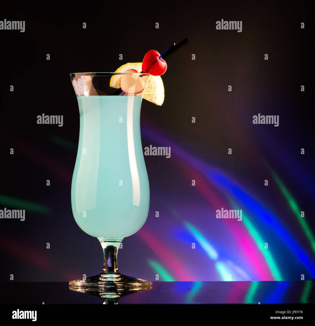 Pink tropical cocktail nobody hi-res stock photography and images - Alamy