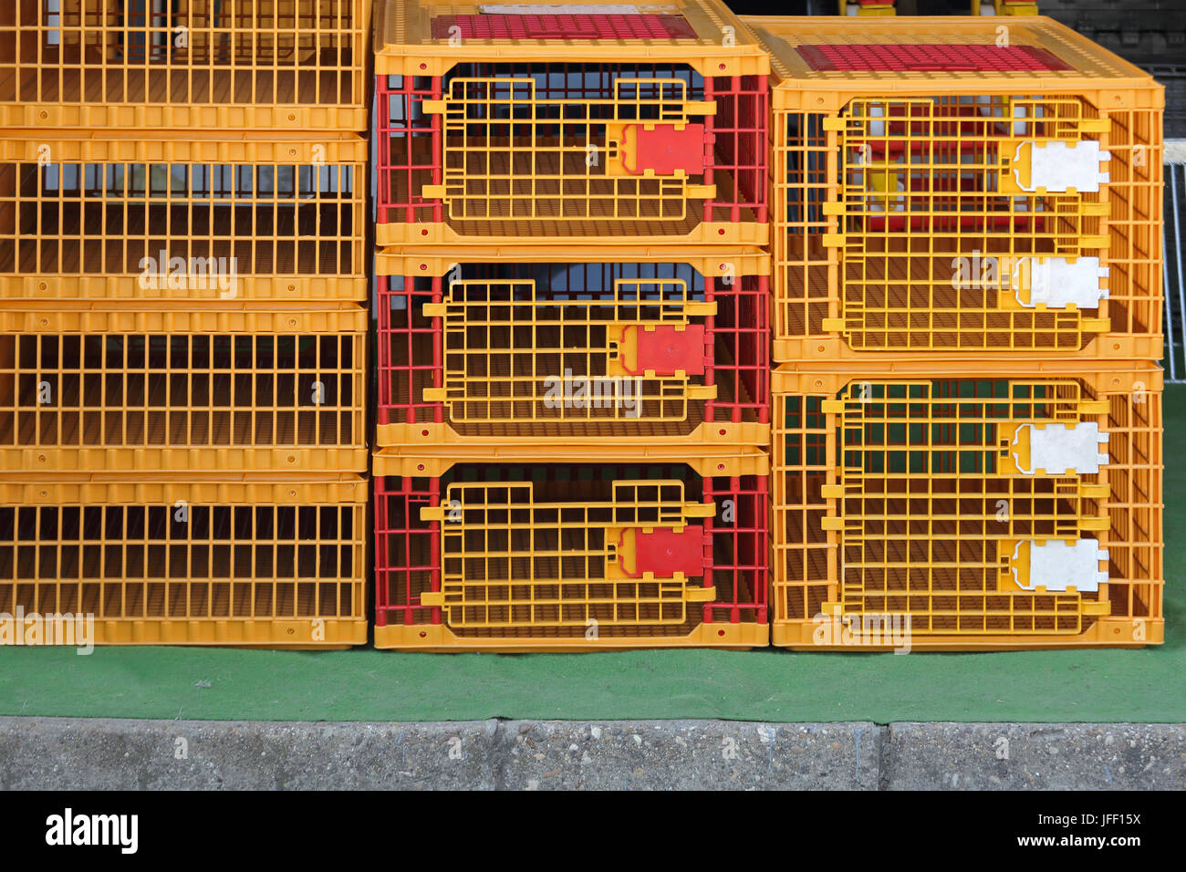 Chicken cages hi-res stock photography and images - Alamy