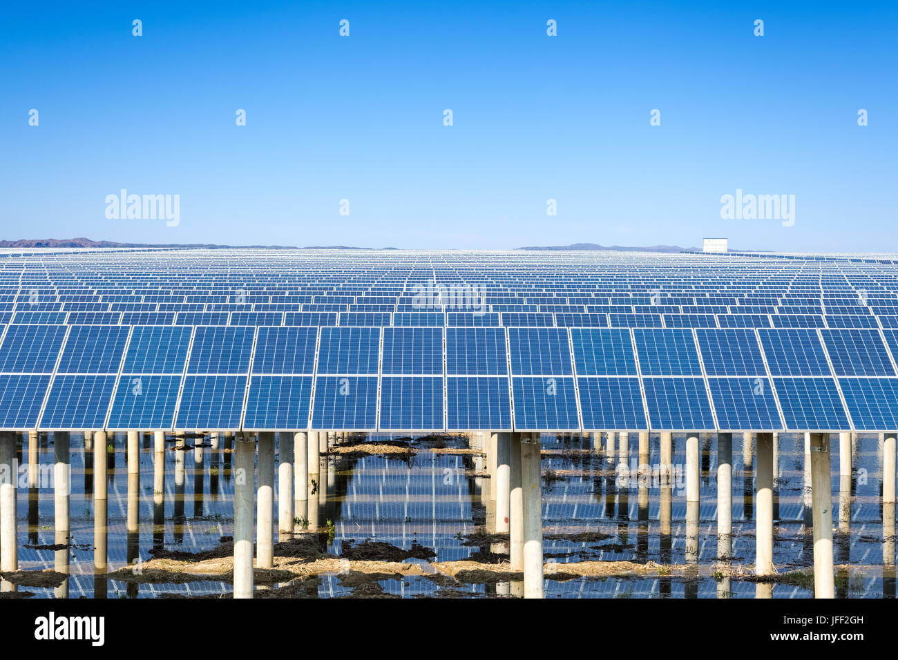 Back solar panel hi-res stock photography and images - Alamy