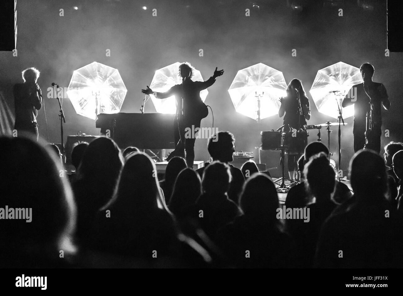 Musikerin musician Black and White Stock Photos & Images - Alamy