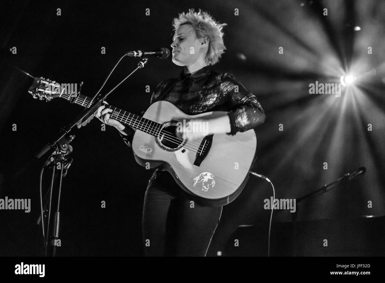 Musikerin musician Black and White Stock Photos & Images - Alamy