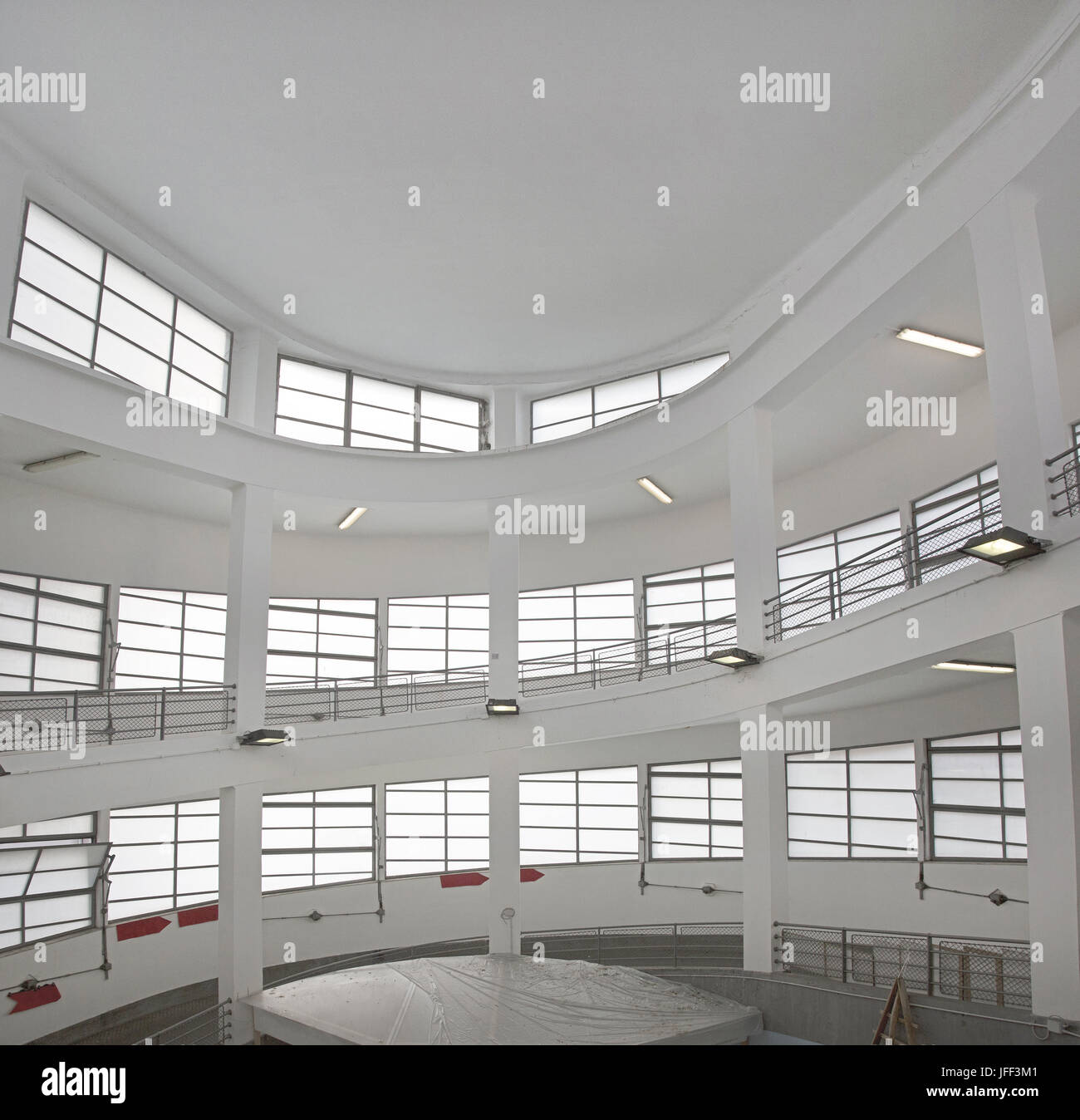 Circular ramp hi-res stock photography and images - Alamy