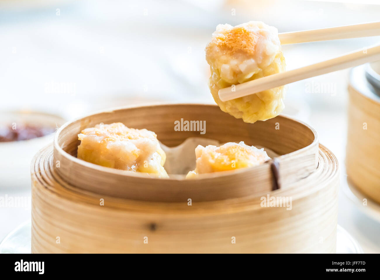 Chinese dim sum Shumai Stock Photo - Alamy