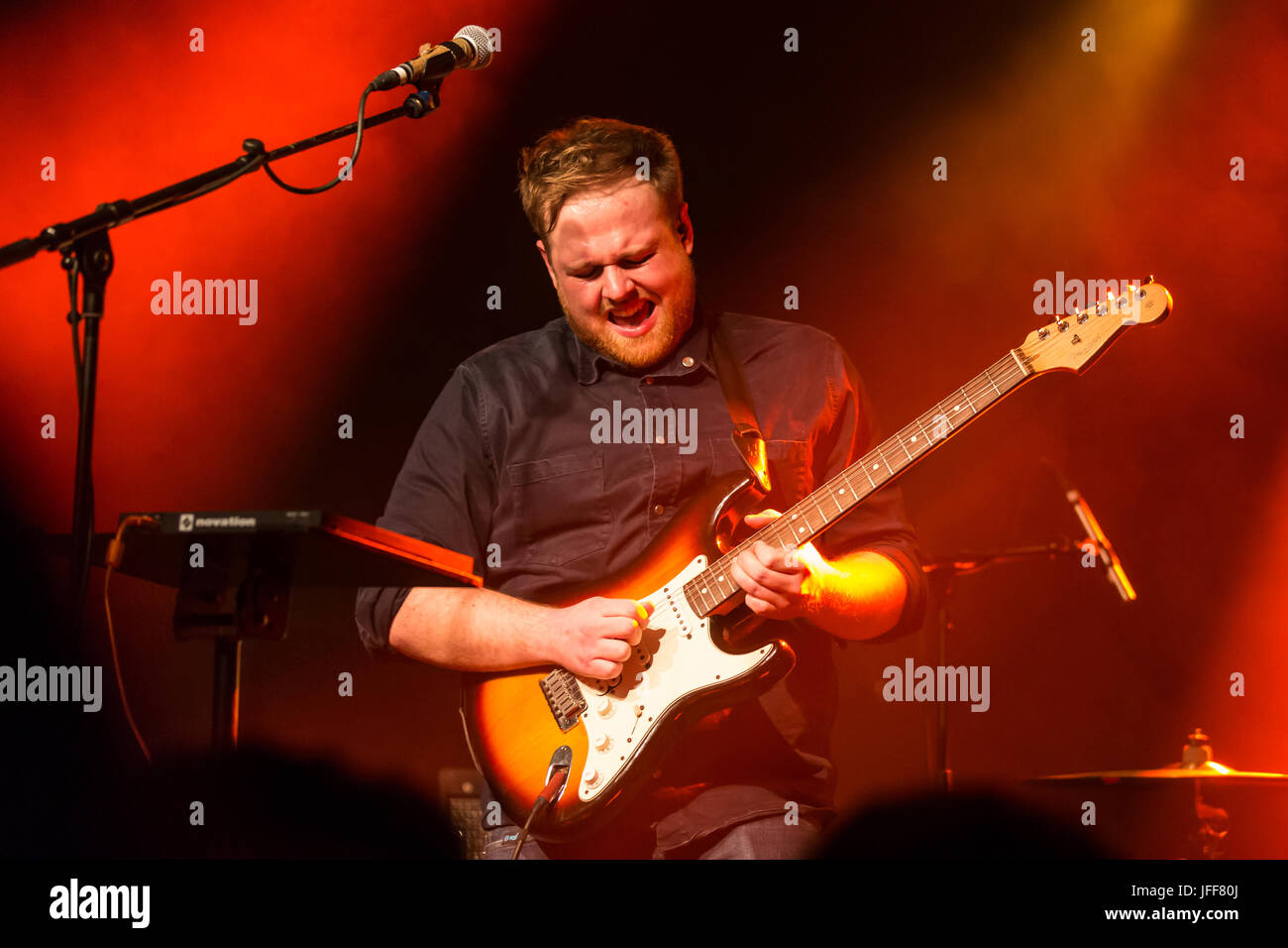 Tom walker musiker hi-res stock photography and images - Alamy