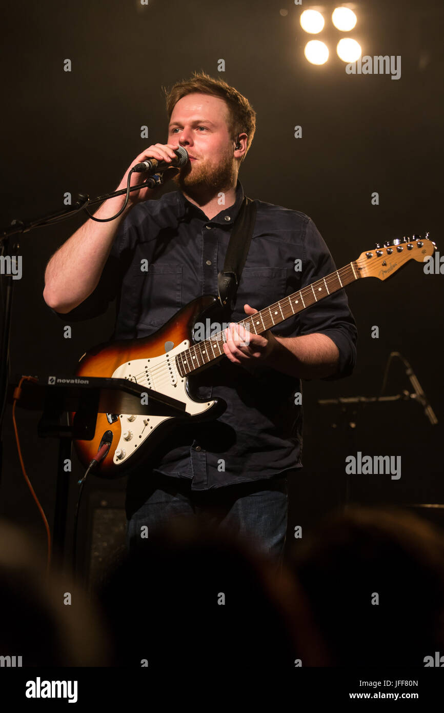 Tom walker singer 2017 hi-res stock photography and images - Alamy