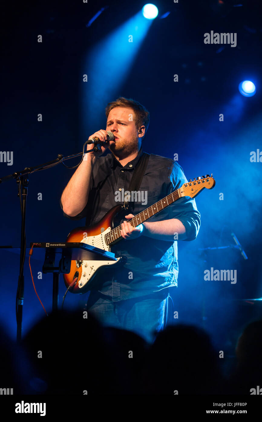 Singer tom walker hi-res stock photography and images - Alamy