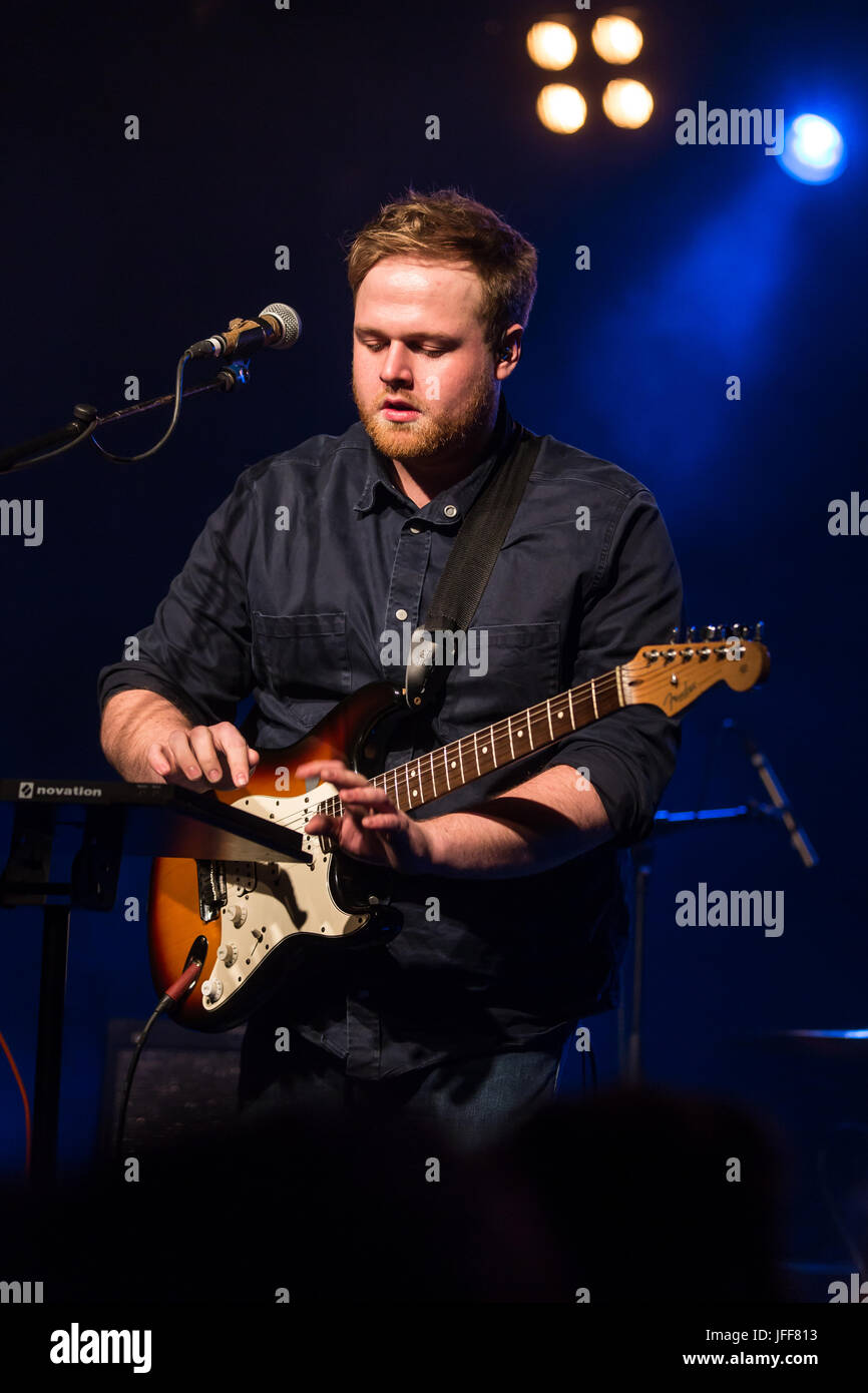 Tom walker singer hi-res stock photography and images - Alamy
