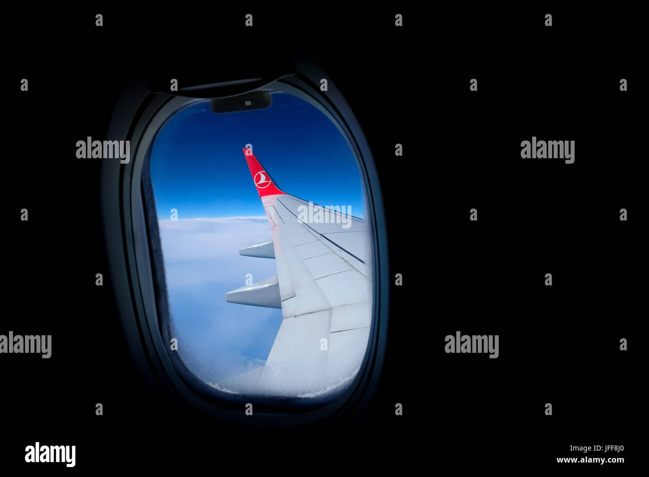 Airplane windows horizontal hi-res stock photography and images - Alamy