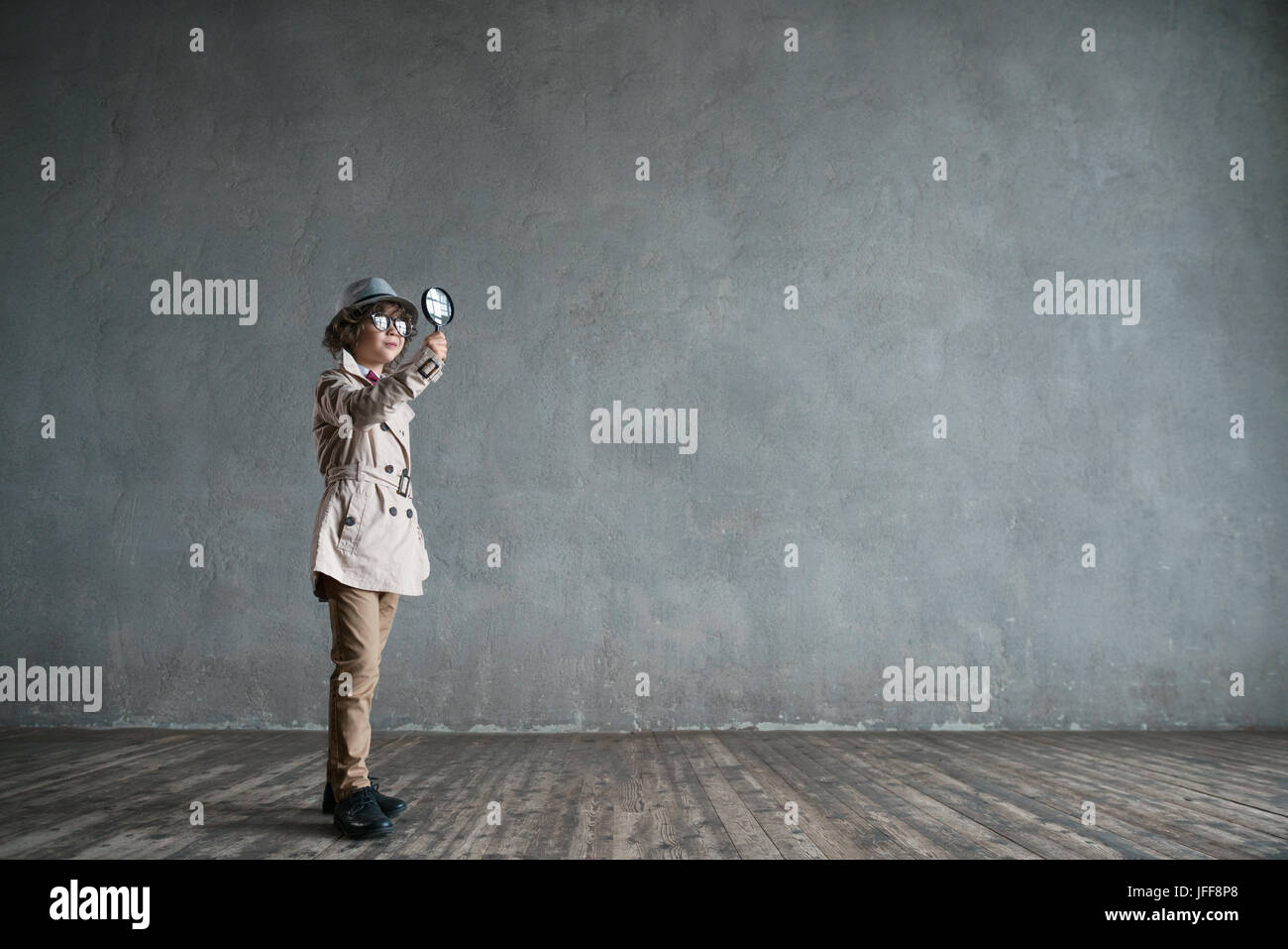 Child detective hi-res stock photography and images - Alamy