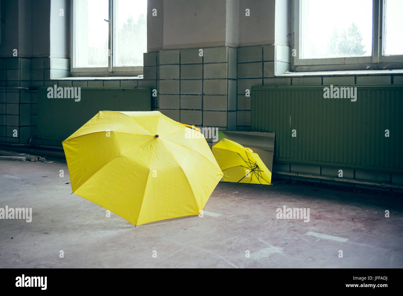 Mirror front hi-res stock photography and images - Alamy