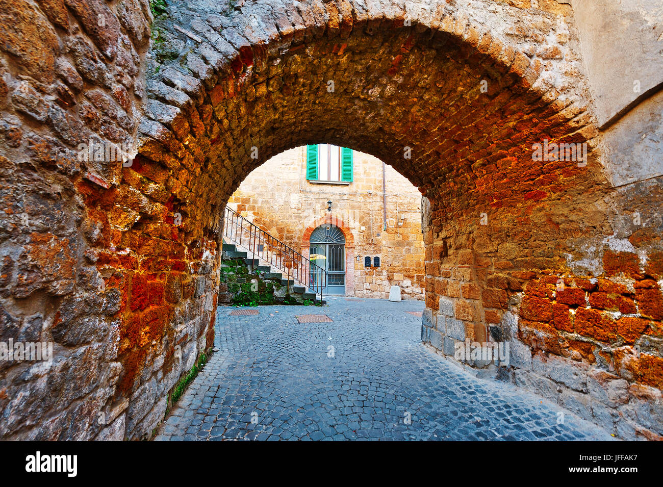 Ancient house steps arch hi-res stock photography and images - Alamy