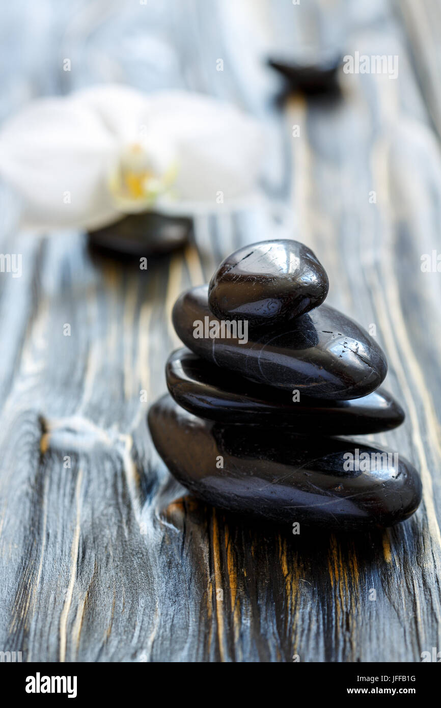 Massage hot stones hi-res stock photography and images - Alamy