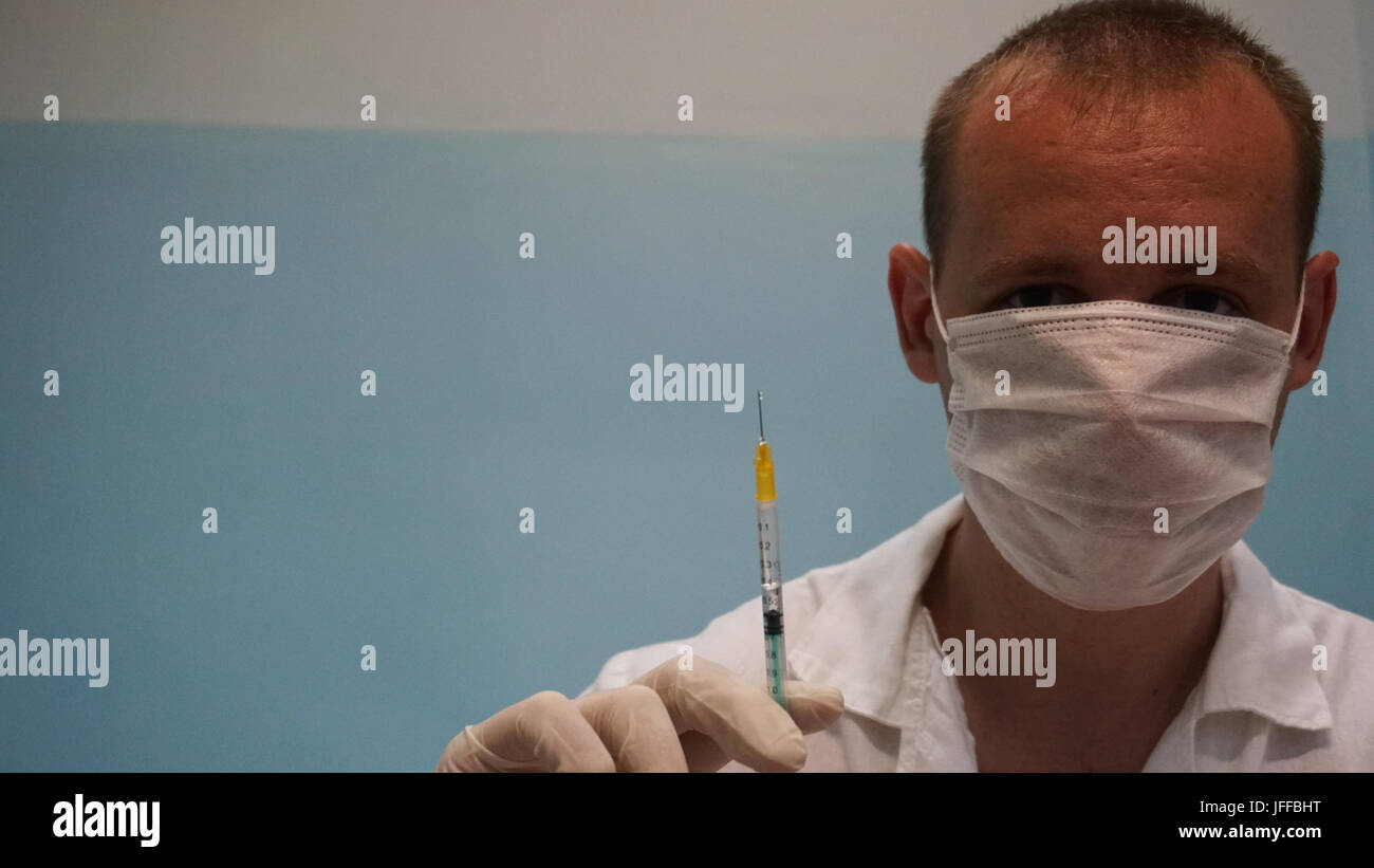 Distorted face glasses hi-res stock photography and images - Alamy