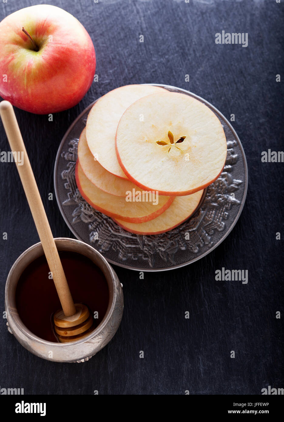 Honey and apples for Rosh Hashanah Stock Photo - Alamy