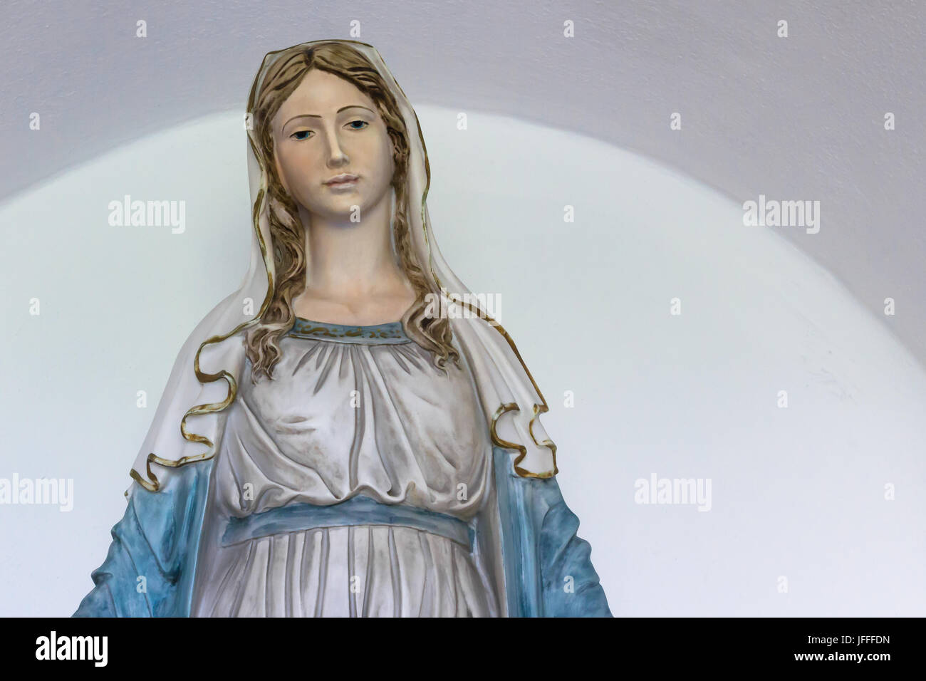 White virgin mary figure hi-res stock photography and images - Alamy