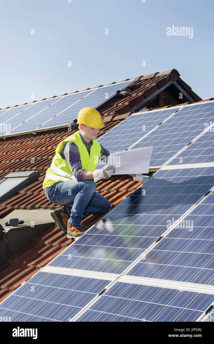 Engineer working on solar panel hi-res stock photography and images - Alamy