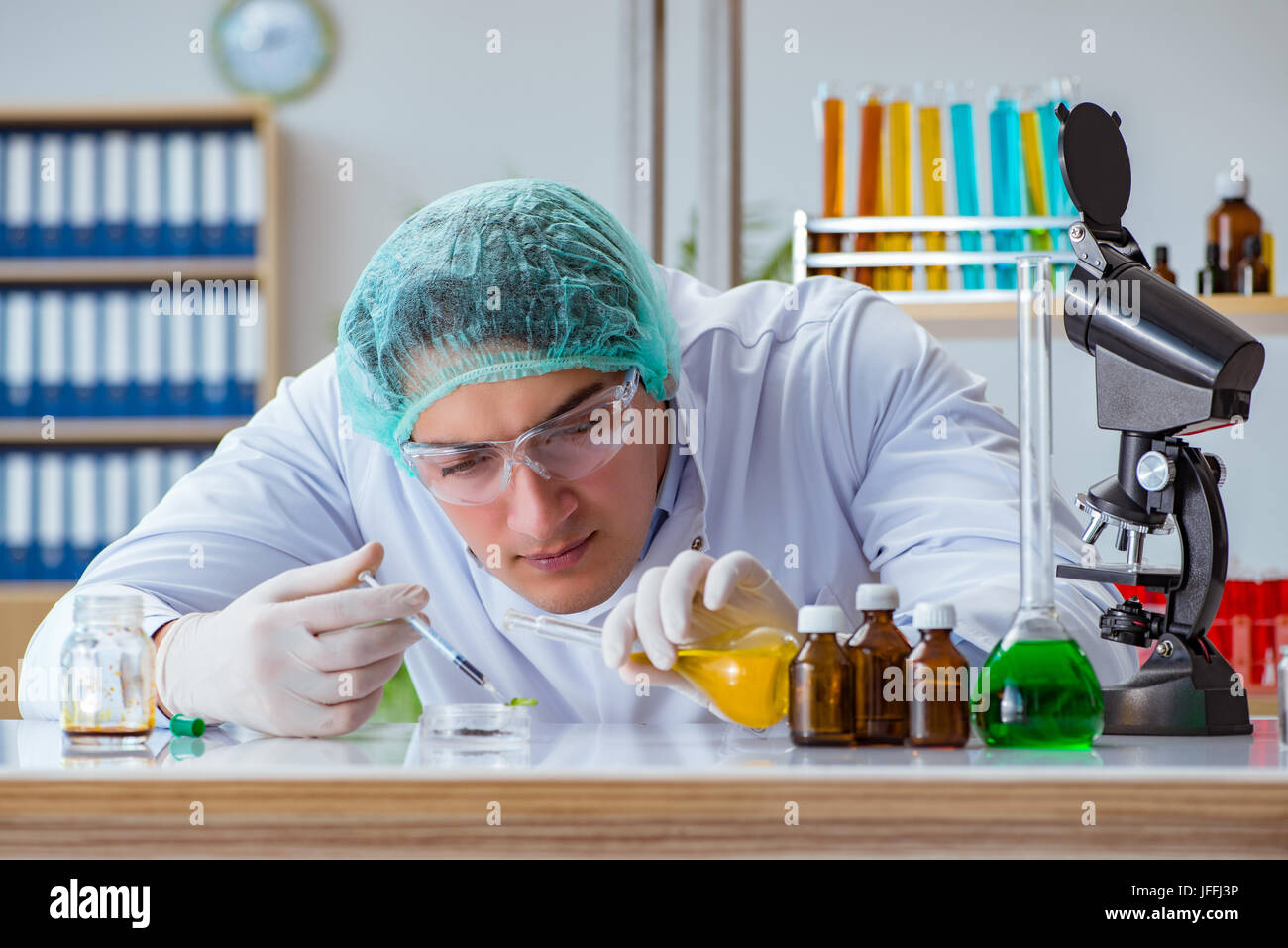 Biotechnology scientist working in the lab Stock Photo - Alamy