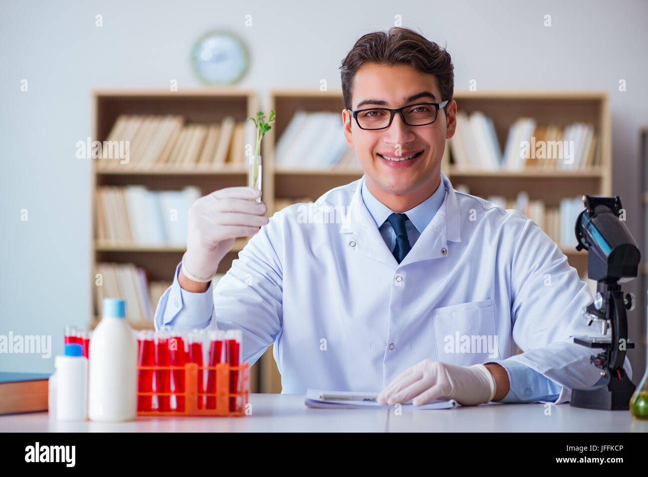 Biotechnology scientist working in the lab Stock Photo - Alamy
