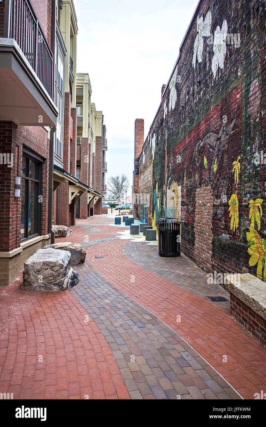 Old brick wall alley hi-res stock photography and images - Alamy