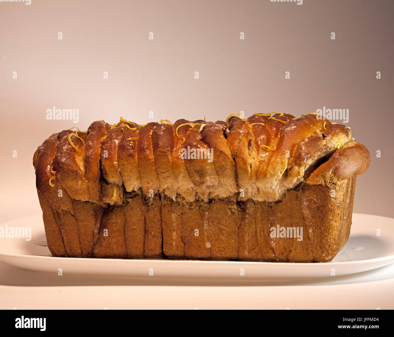 Golden platter hi-res stock photography and images - Alamy