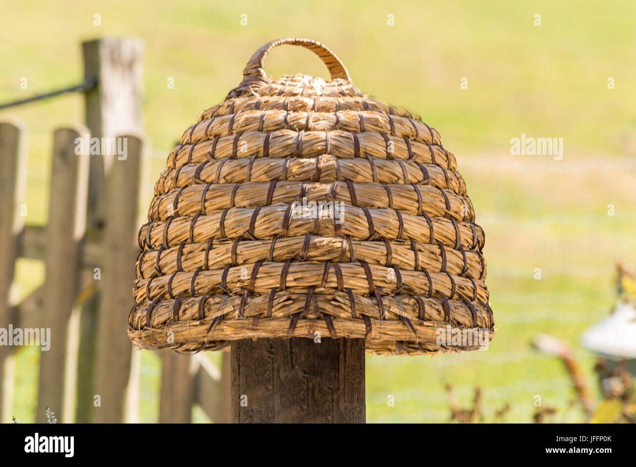 Straw hive hi-res stock photography and images - Alamy