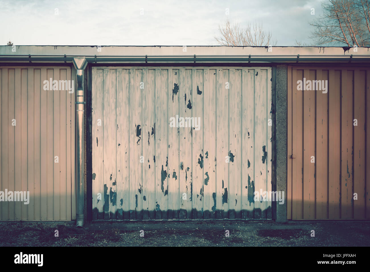 Old garages hi-res stock photography and images - Alamy