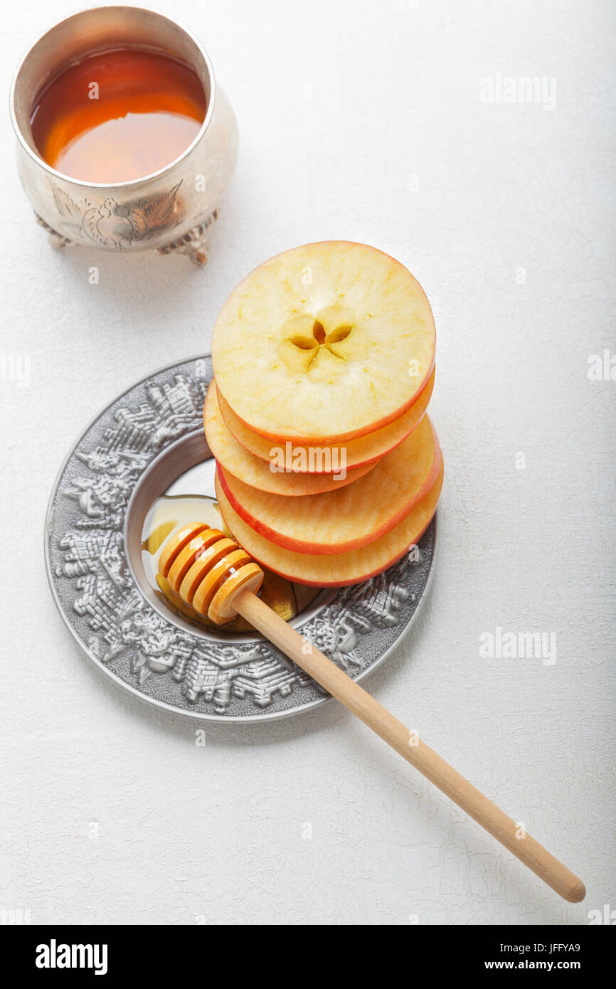 Honey and apples for Rosh Hashanah Stock Photo - Alamy