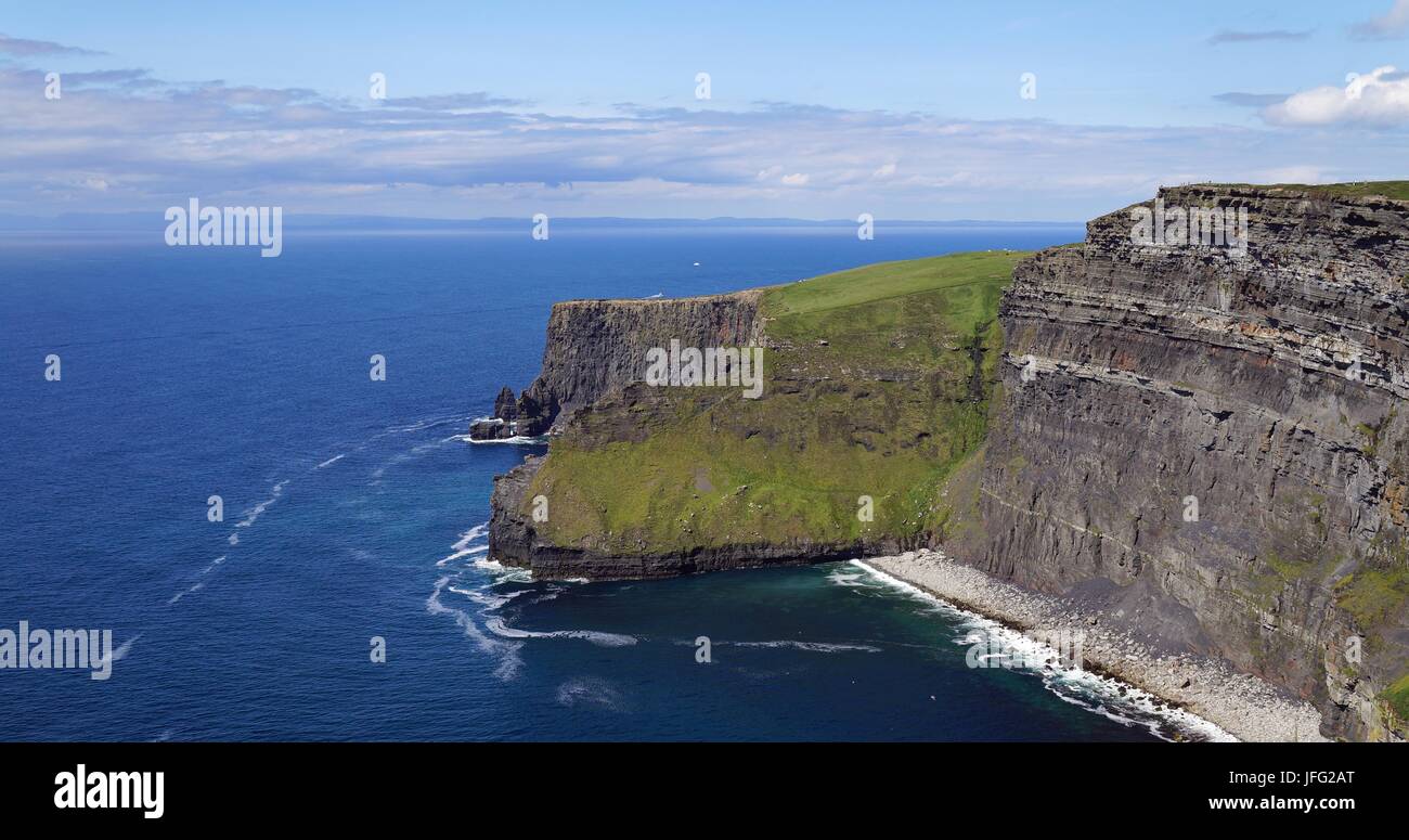 steep cliffs of moher Stock Photo - Alamy