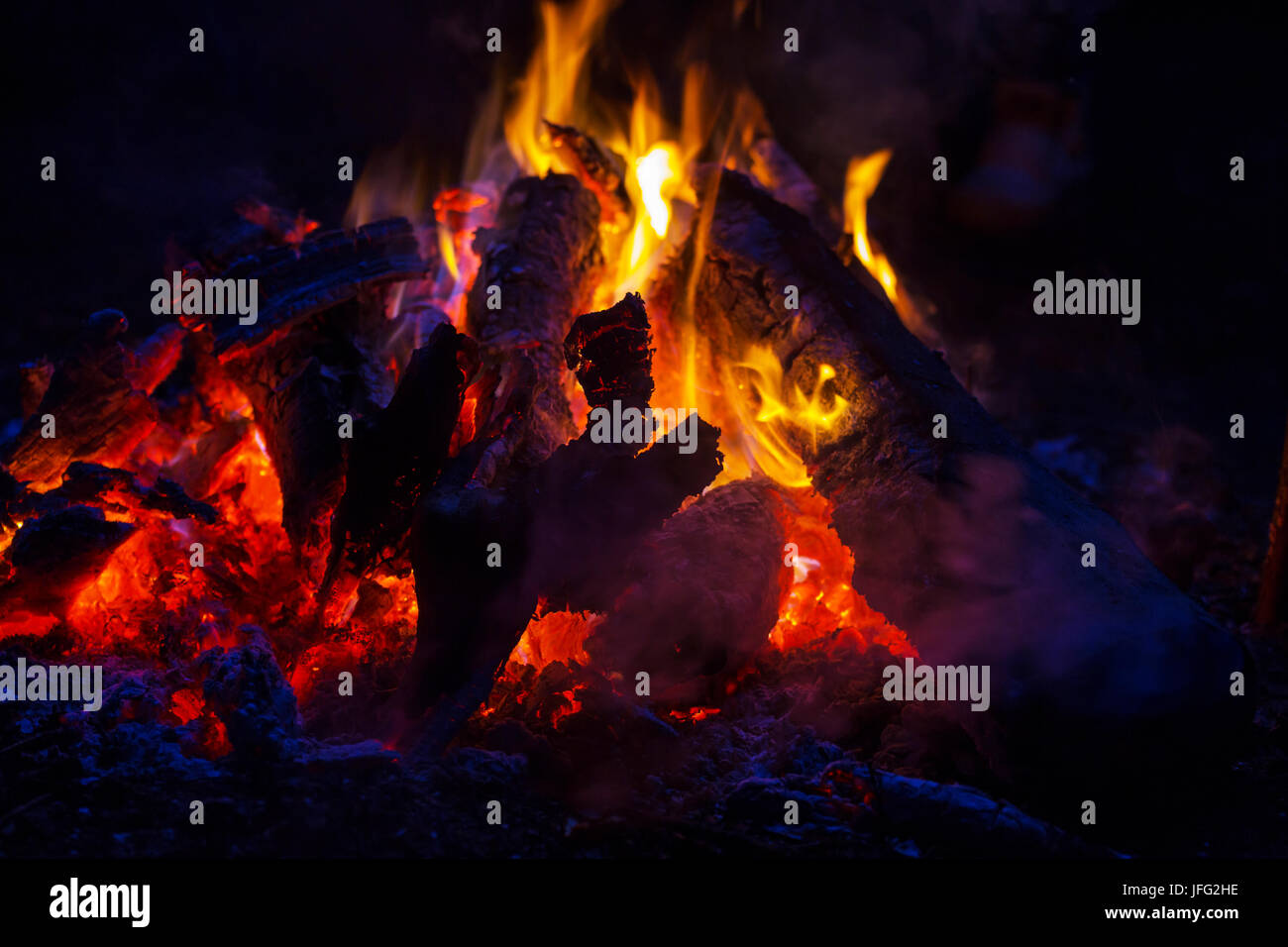 Flaming campfire of hi-res stock photography and images - Alamy