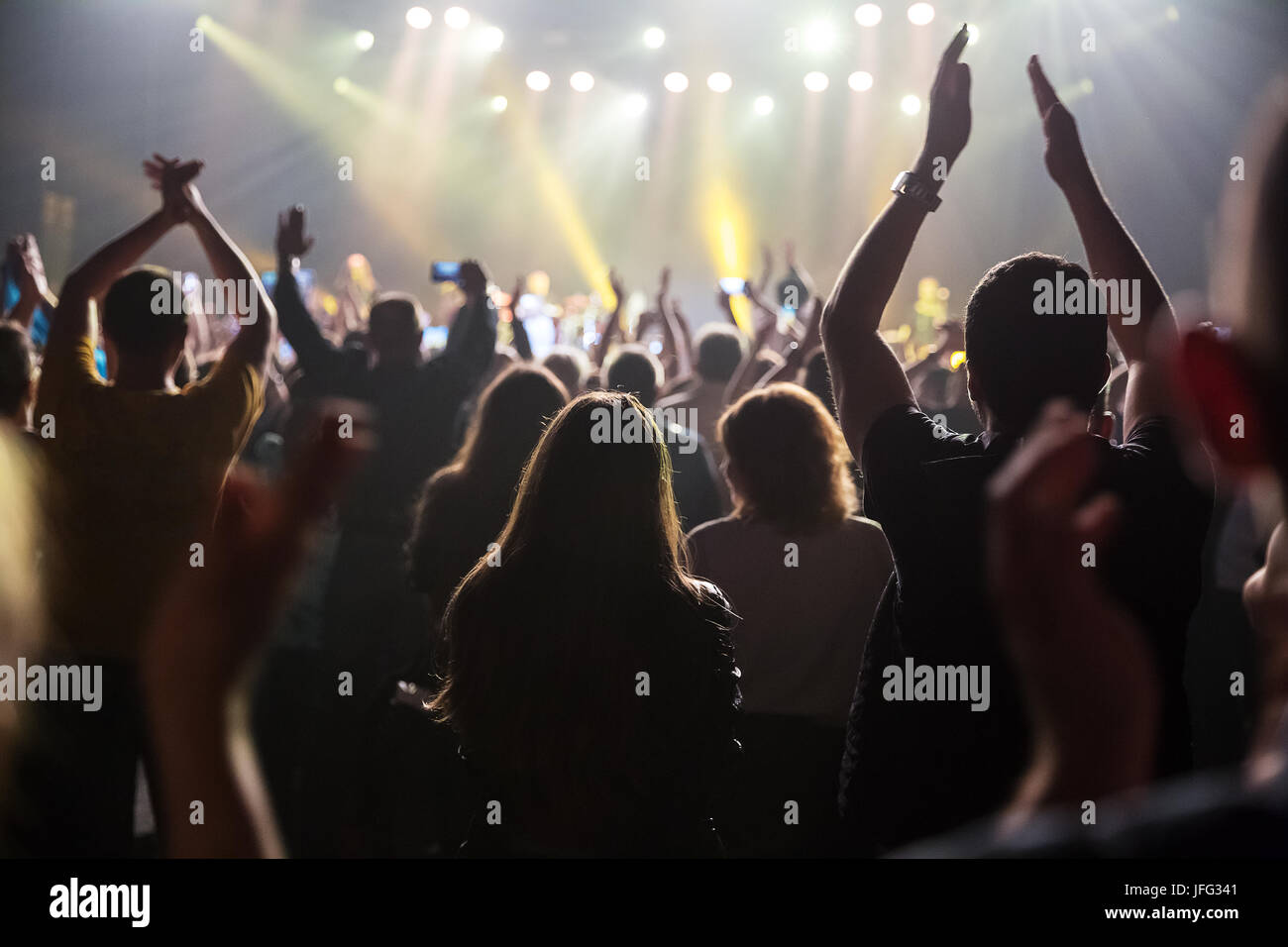 Concert crowd hi-res stock photography and images - Alamy