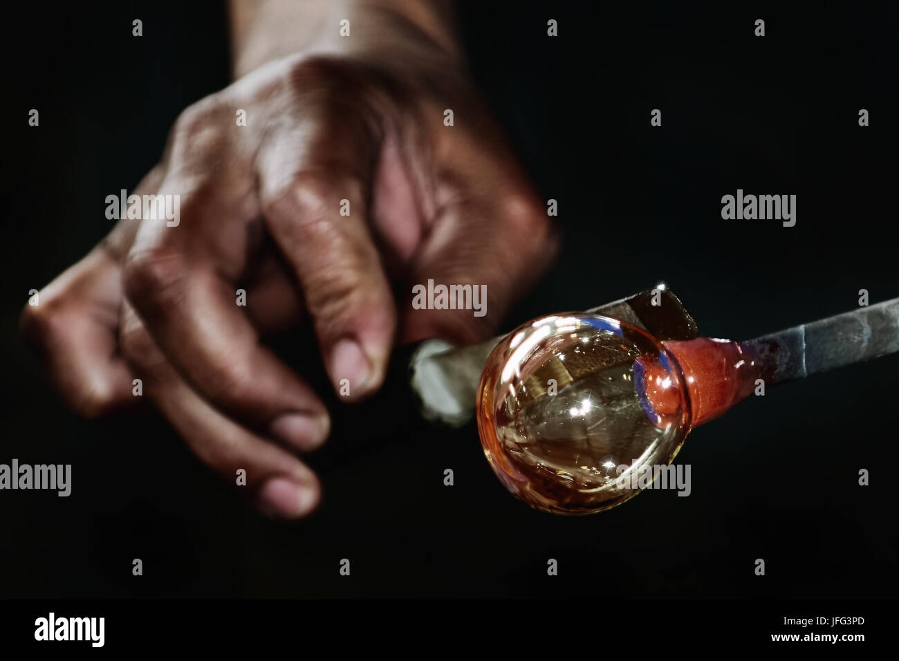 Glassblower forming molten glass hi-res stock photography and images ...