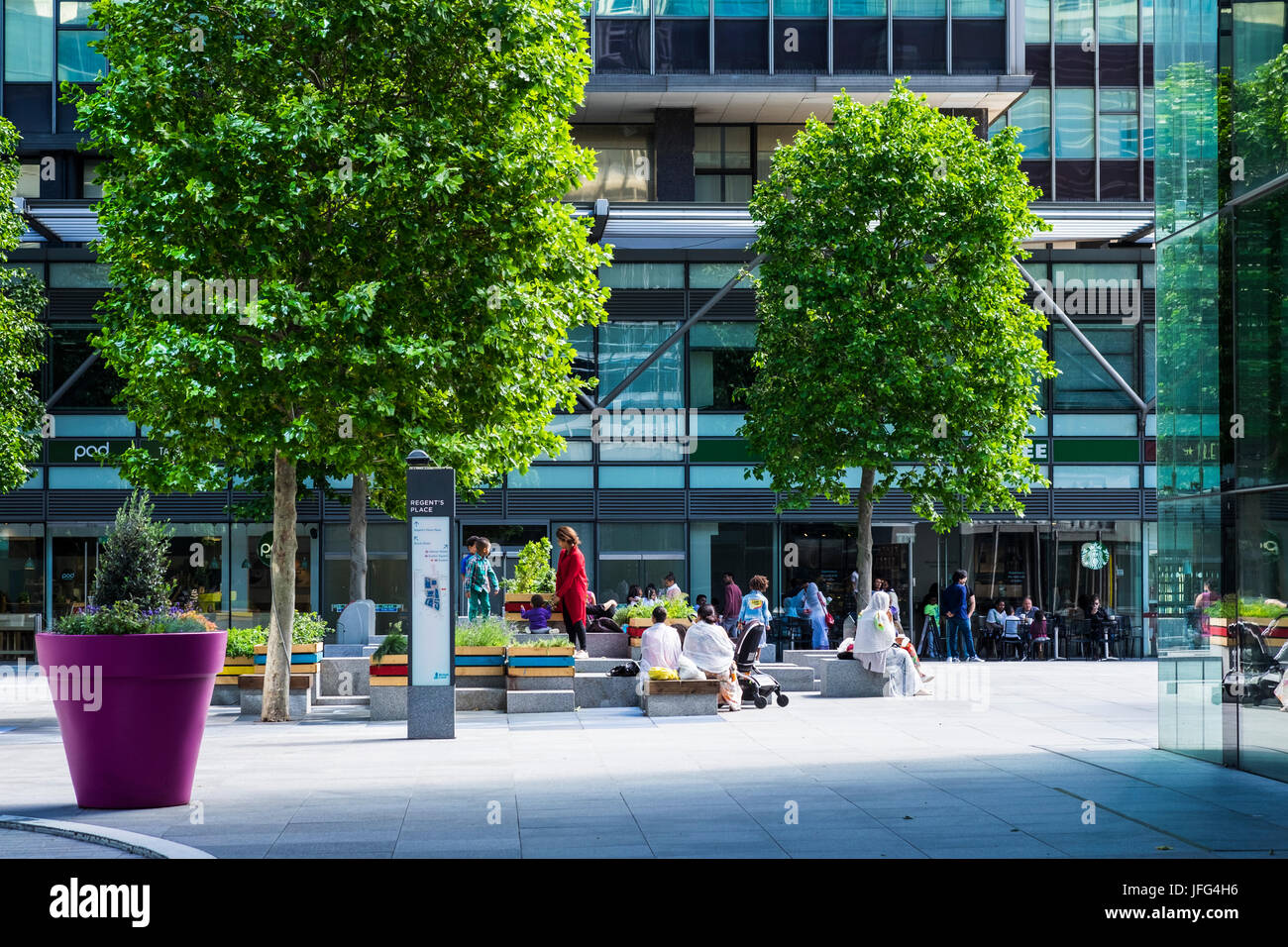 Retail london euston hi-res stock photography and images - Alamy