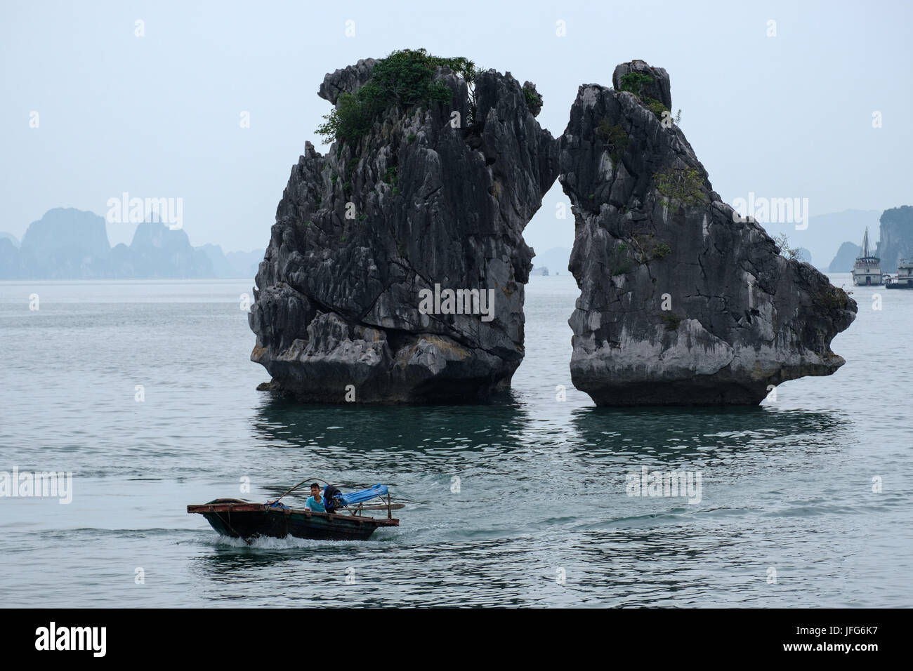 Vietnamese fishing boats boat vietnam hi-res stock photography and ...