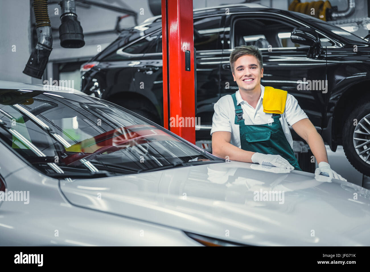 Professional young car mechanic hi-res stock photography and images - Alamy